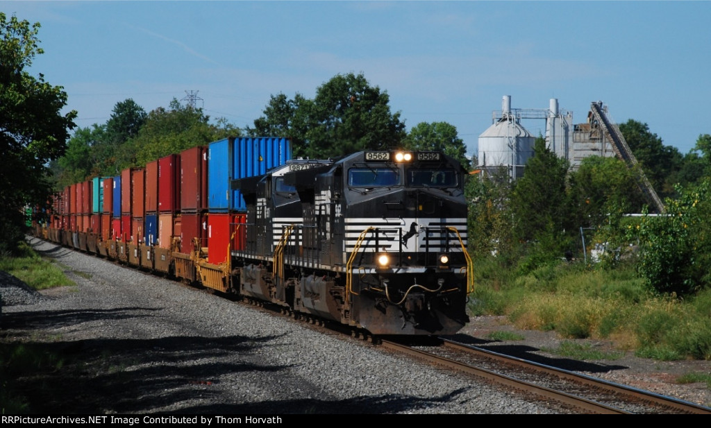 NS 22V heads east near the LEHL's MP 40
